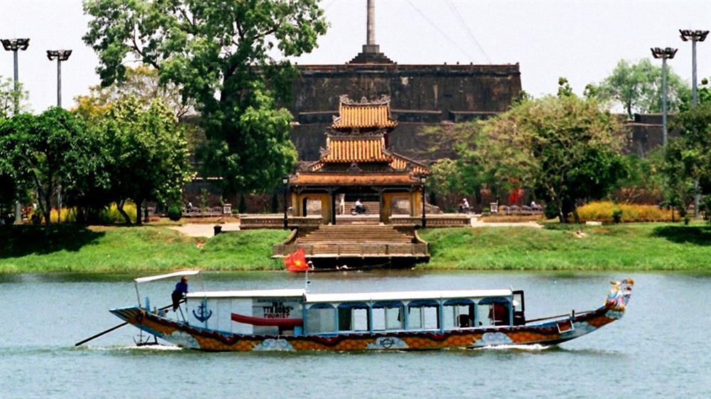 Hue Boat Trip On Perfume River - Hue Land Tours - Hue Tours - Land ...